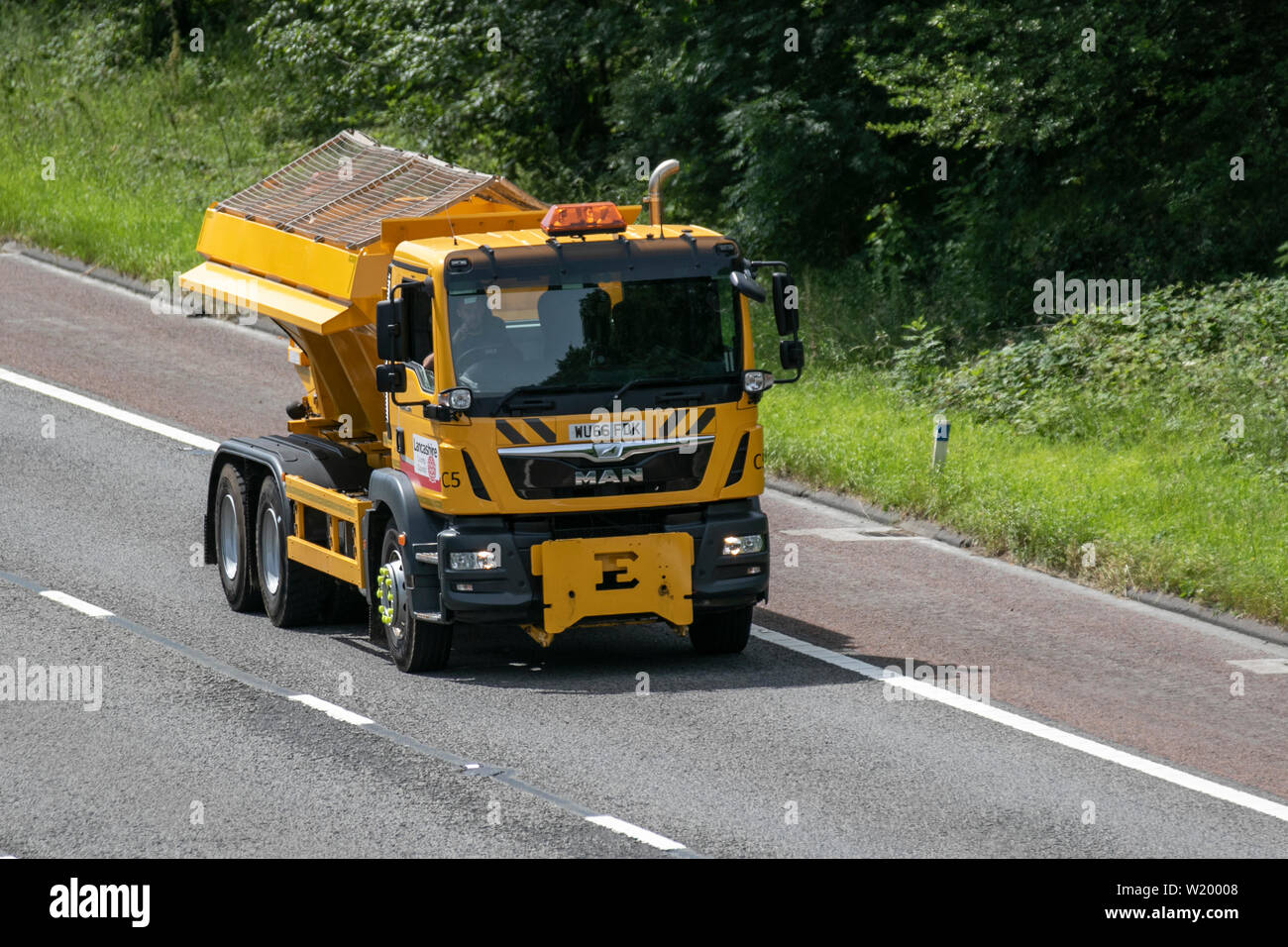 Council gritting lorries hi-res stock photography and images - Alamy