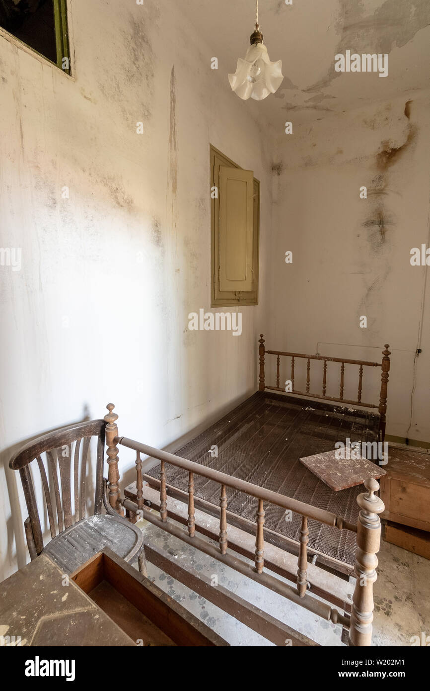 Dirty Bed Room Stock Photos & Dirty Bed Room Stock Images - Alamy