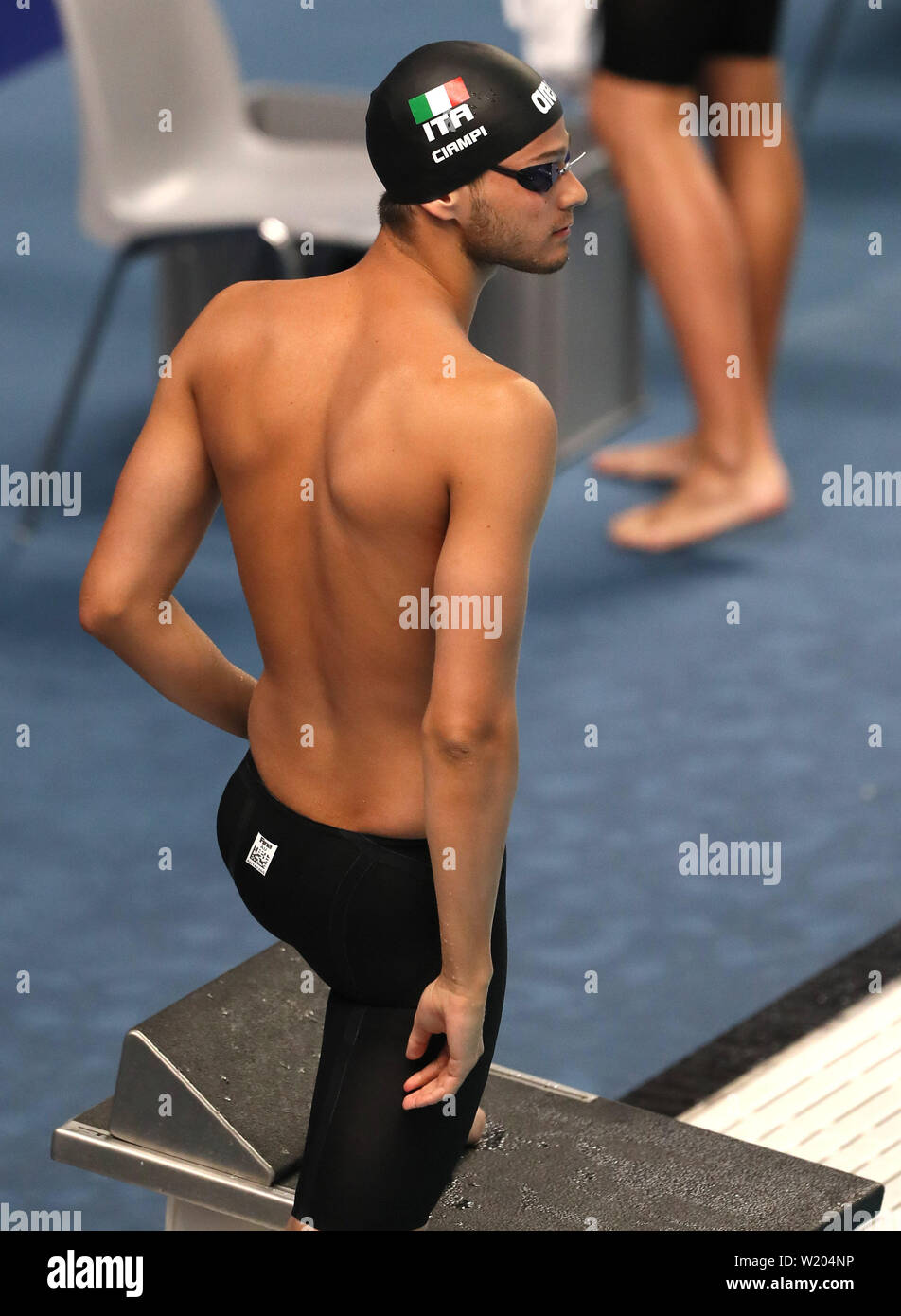 Swimming mens 400m freestyle hi-res stock photography and images - Alamy