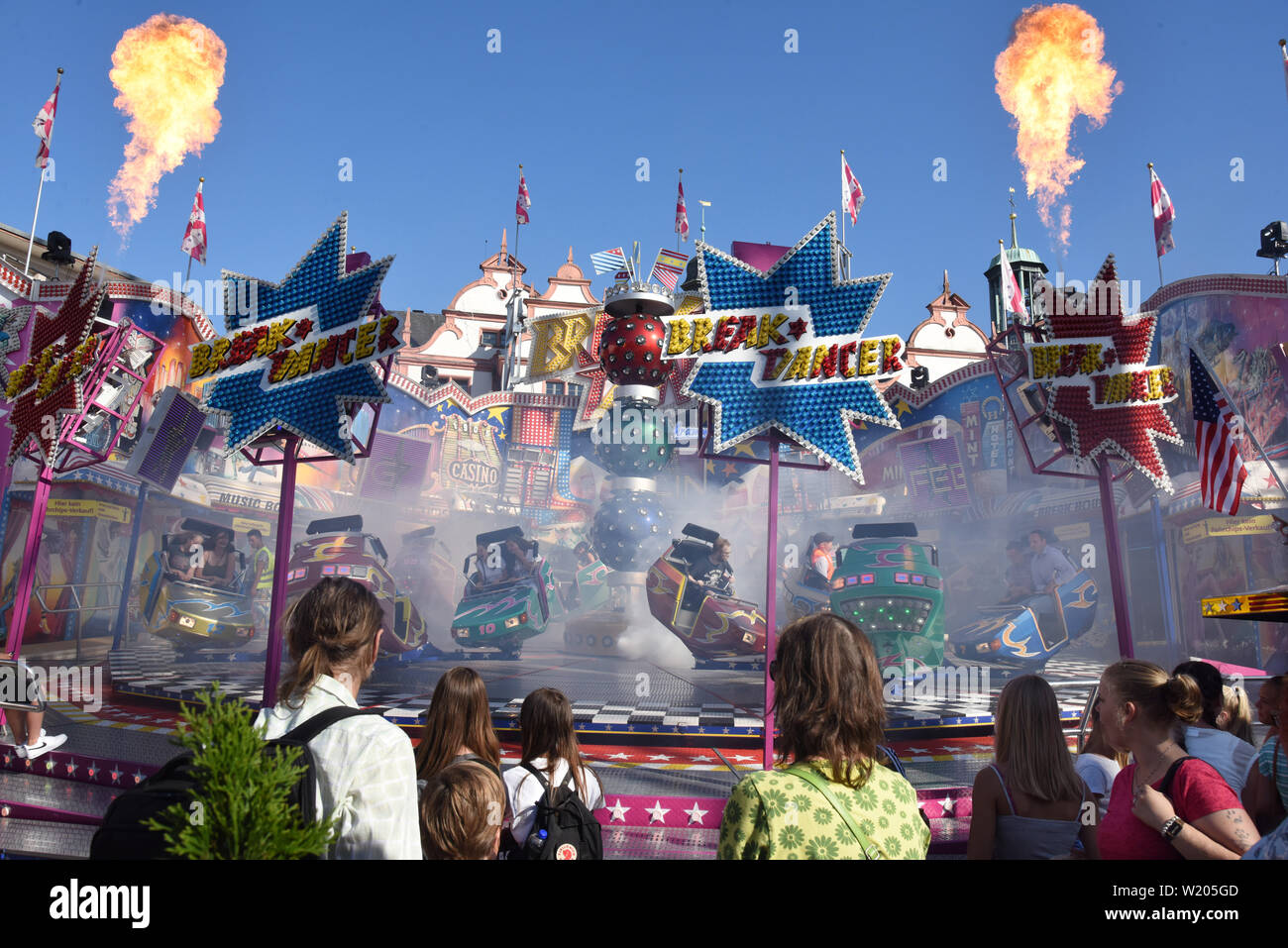 Break dancer ride hi-res stock photography and images - Alamy
