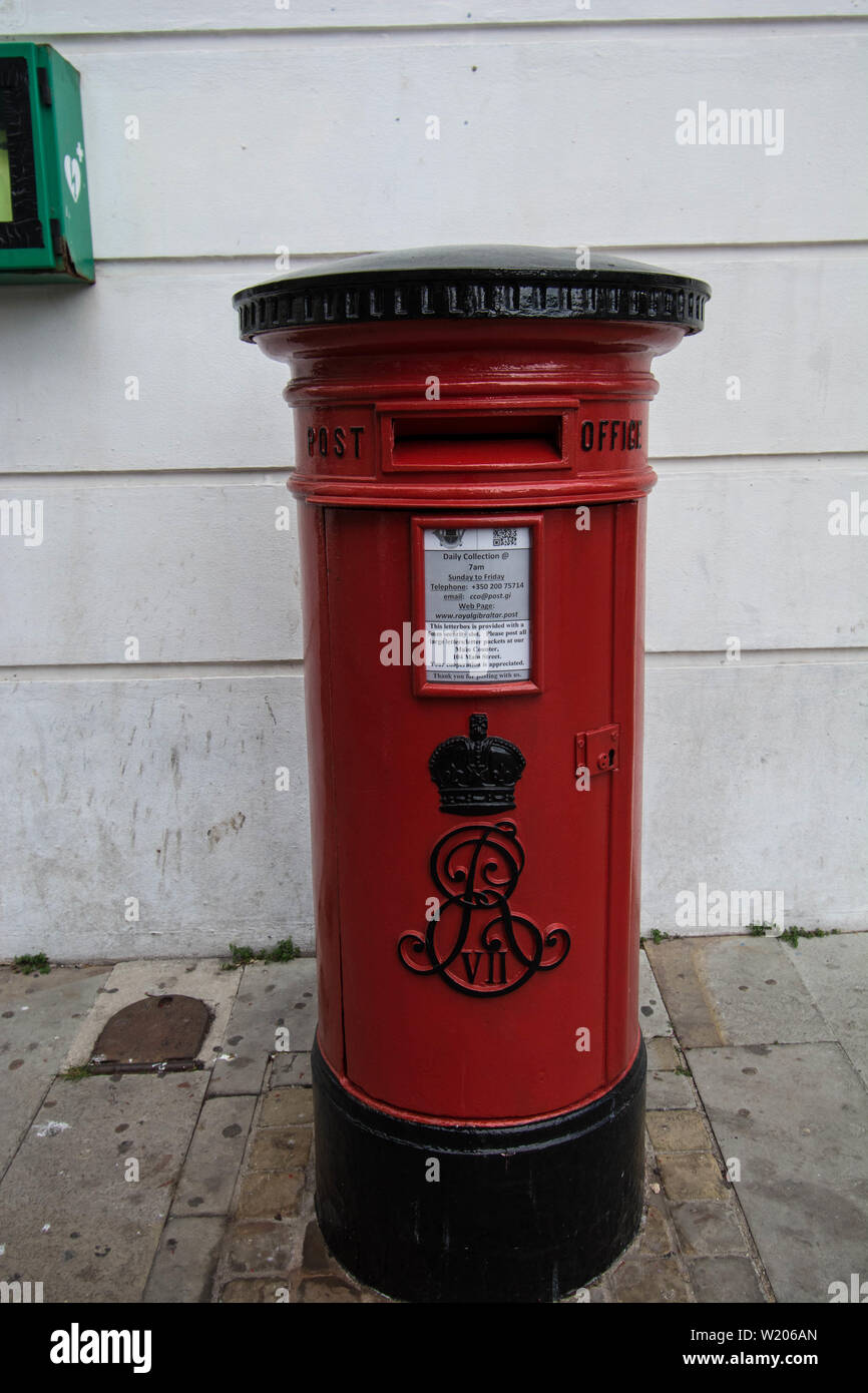 Red Post box Stock Photo - Alamy