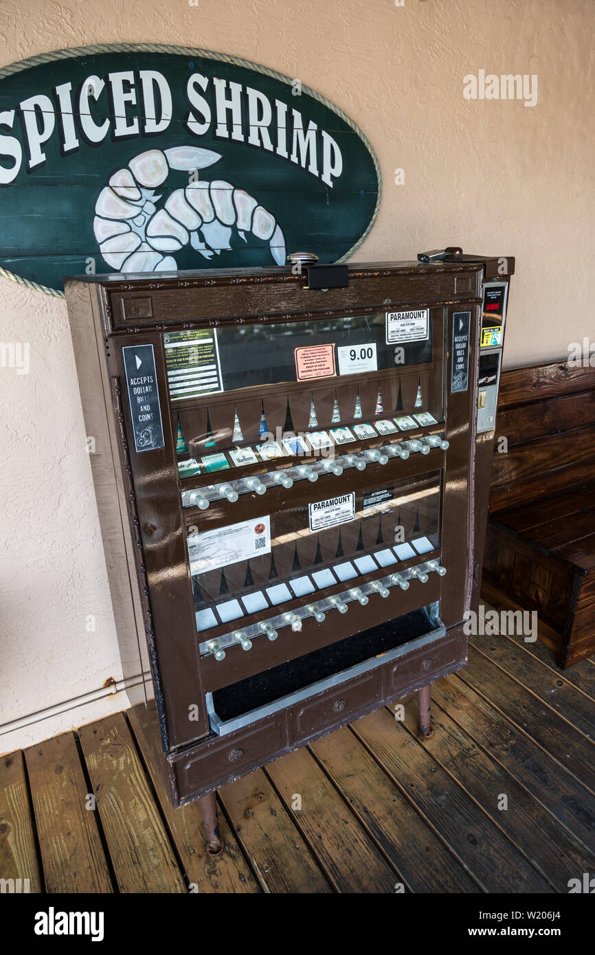 Vending machine sign hi-res stock photography and images - Alamy