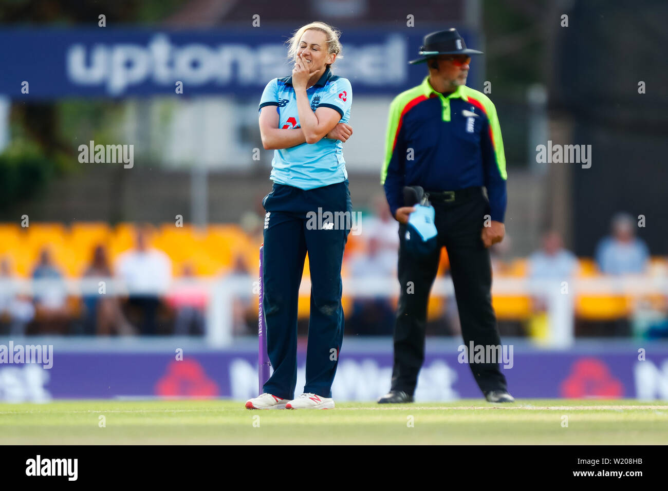 Laura marsh cricket hi-res stock photography and images - Alamy