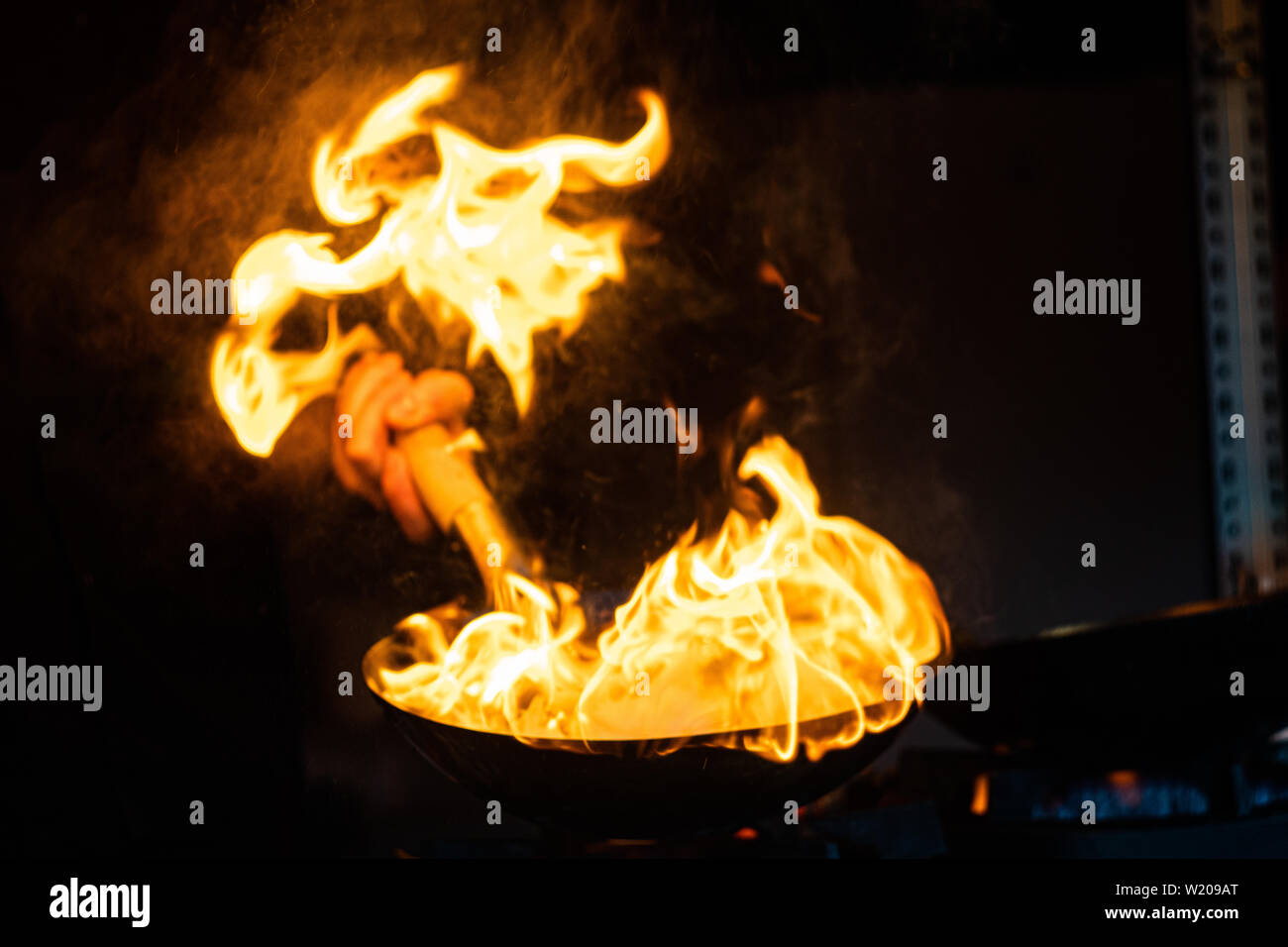 Wok and oil hi-res stock photography and images - Alamy