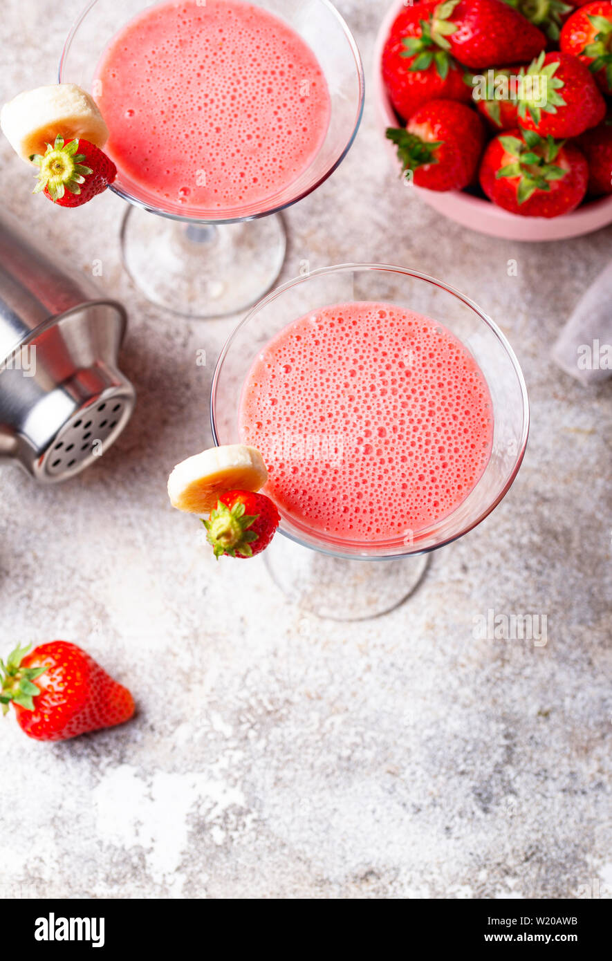 Alcoholic milkshake hi-res stock photography and images - Alamy