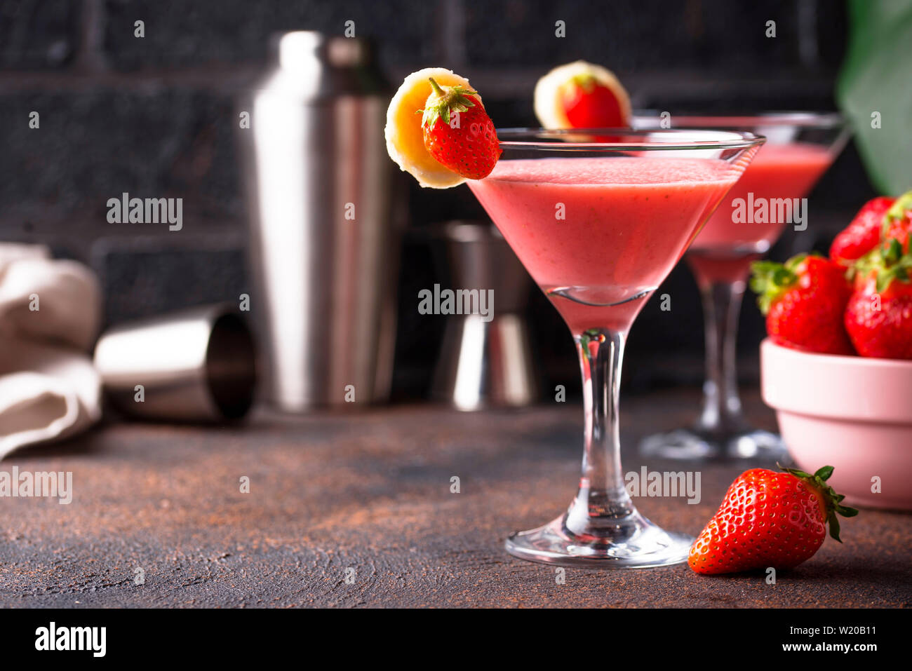 Sweet summer strawberry alcoholic cocktail Stock Photo - Alamy