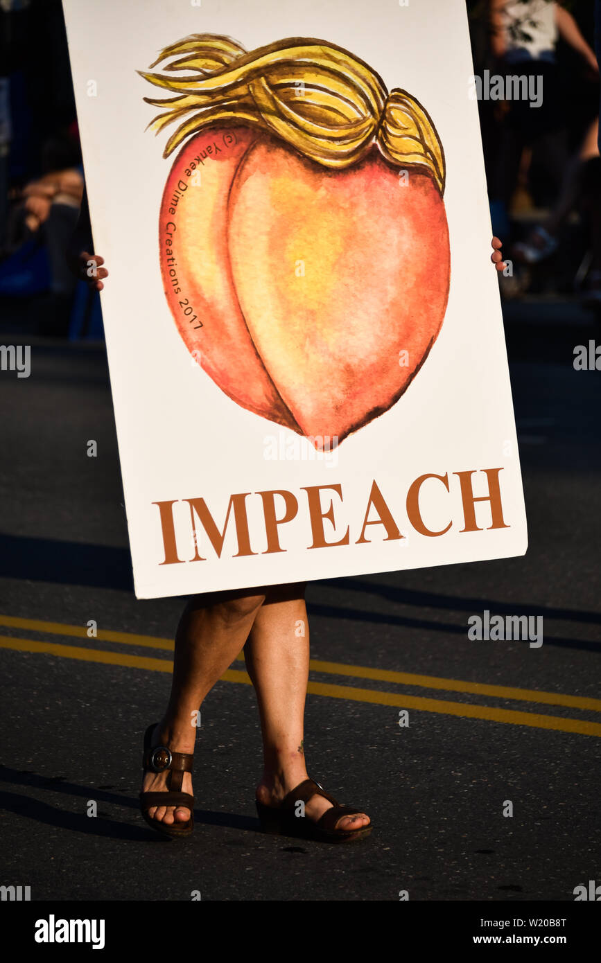 Funny trump signs hi-res stock photography and images - Alamy