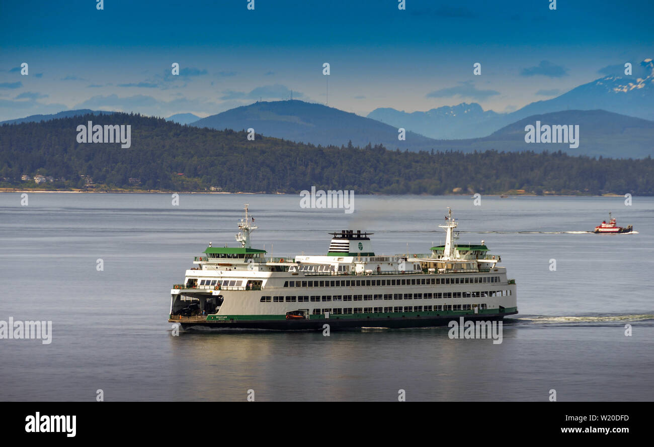 SEATTLE, WASHINGTON STATE, USA - JUNE 2018: Large car and passenger ...
