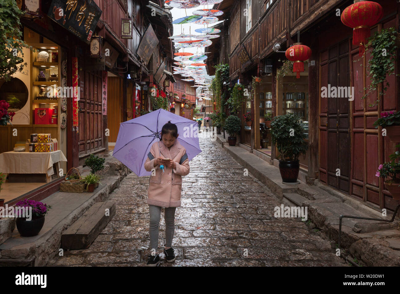 Lijiang streets hi-res stock photography and images - Alamy