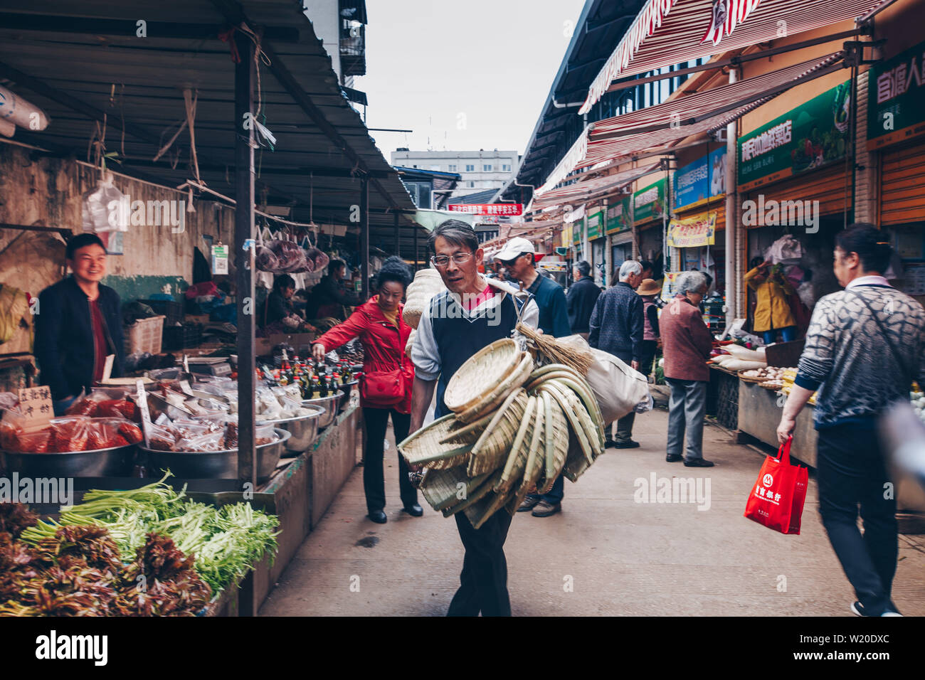 China yunnan kunming street food hi-res stock photography and images ...