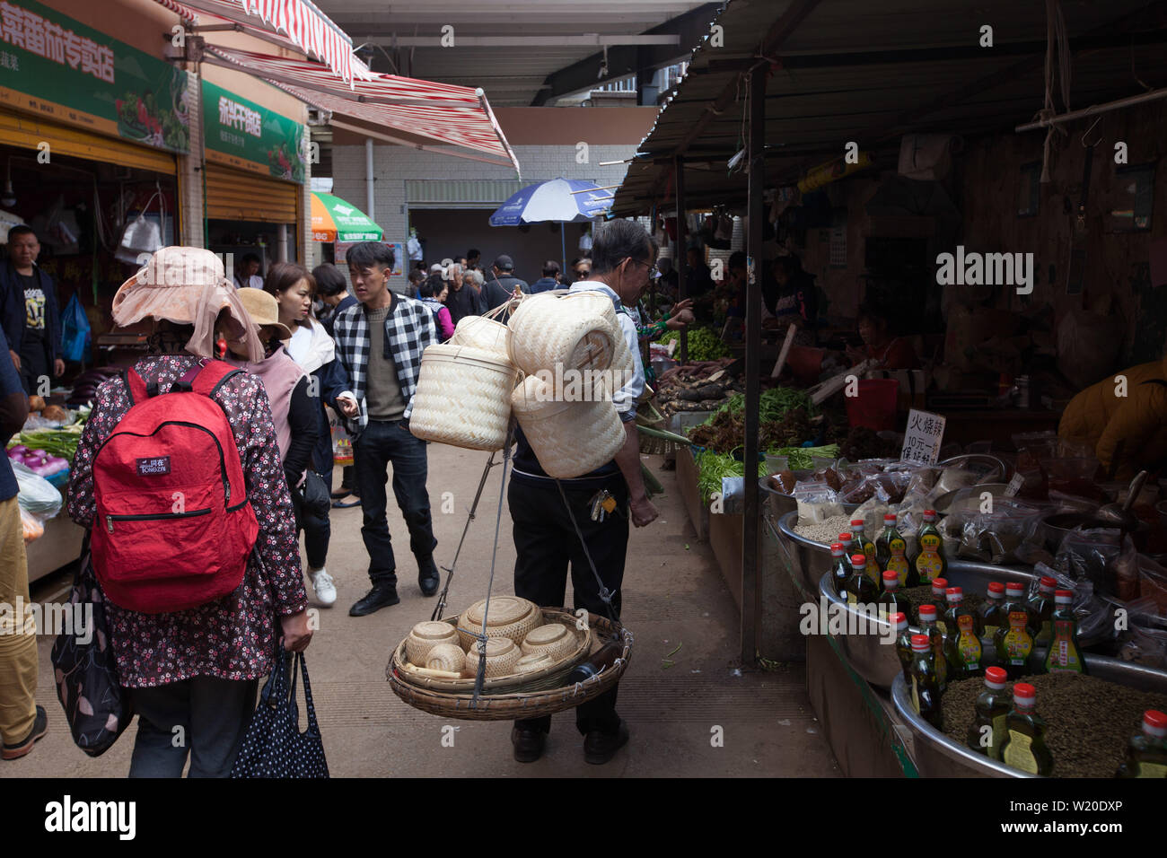 China yunnan kunming street food hi-res stock photography and images ...