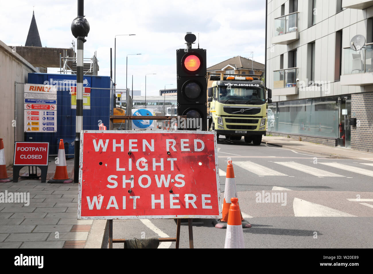 Temporary road traffic lights hi-res stock photography and images - Alamy
