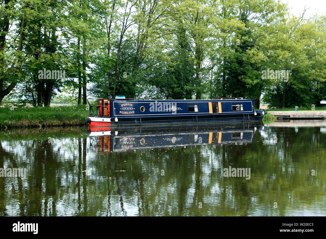 Canal boat, River Nene, Water newton lock, Cambridgeshire Stock Photo ...