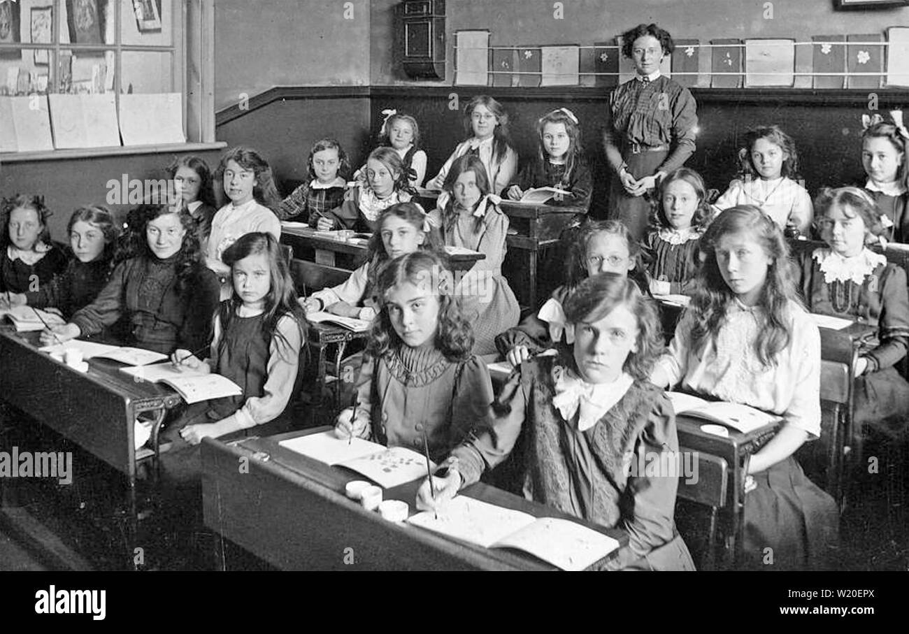ENGLISH SCHOOL CLASSROOM about 1905 Stock Photo - Alamy