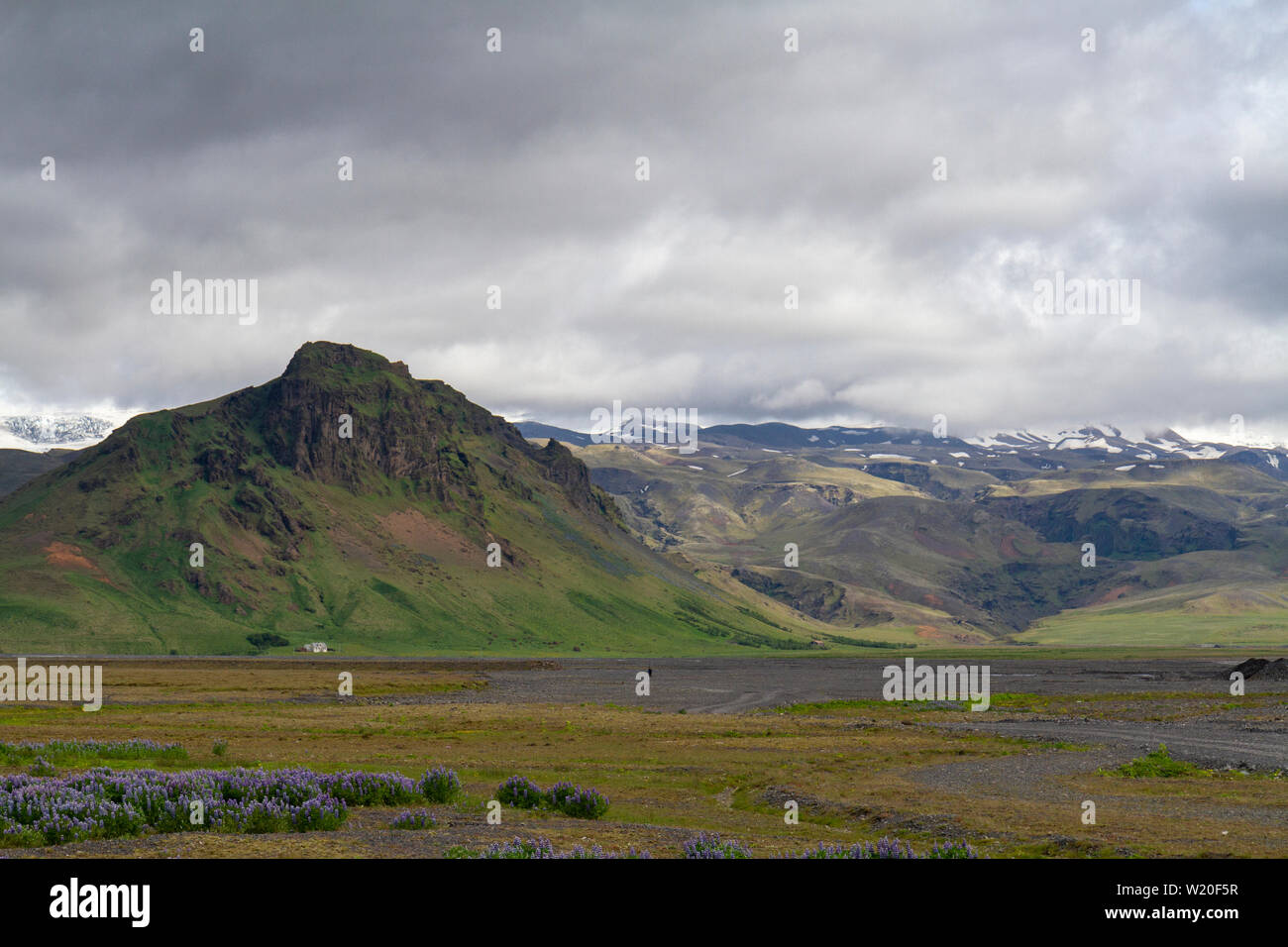 House isolated cliff hi-res stock photography and images - Alamy