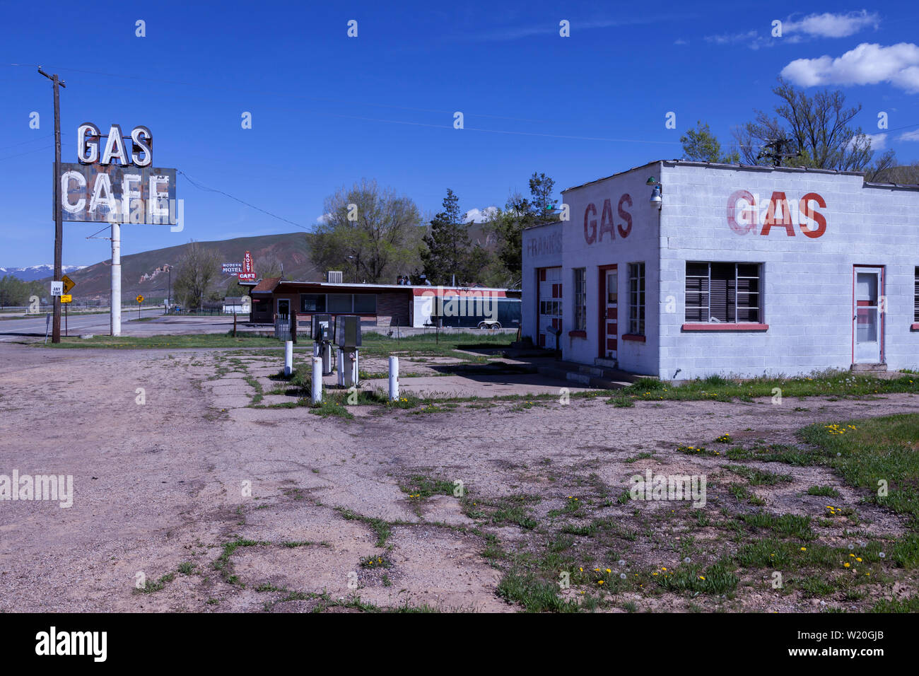 Frank's Echo Service Station and the main road through town in Echo ...