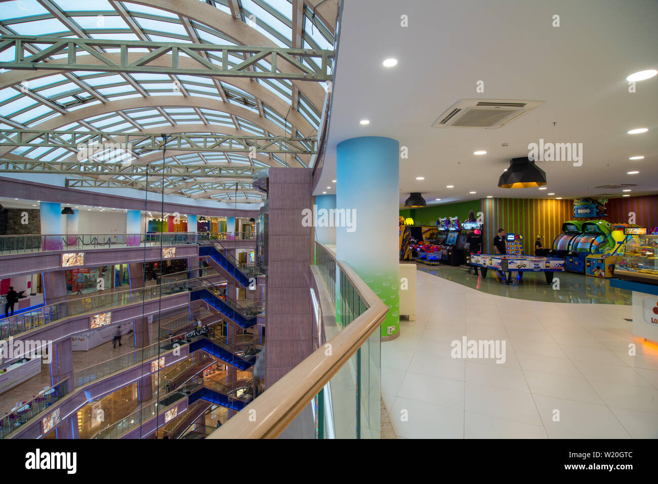 Modern store at shopping mall Stock Photo - Alamy