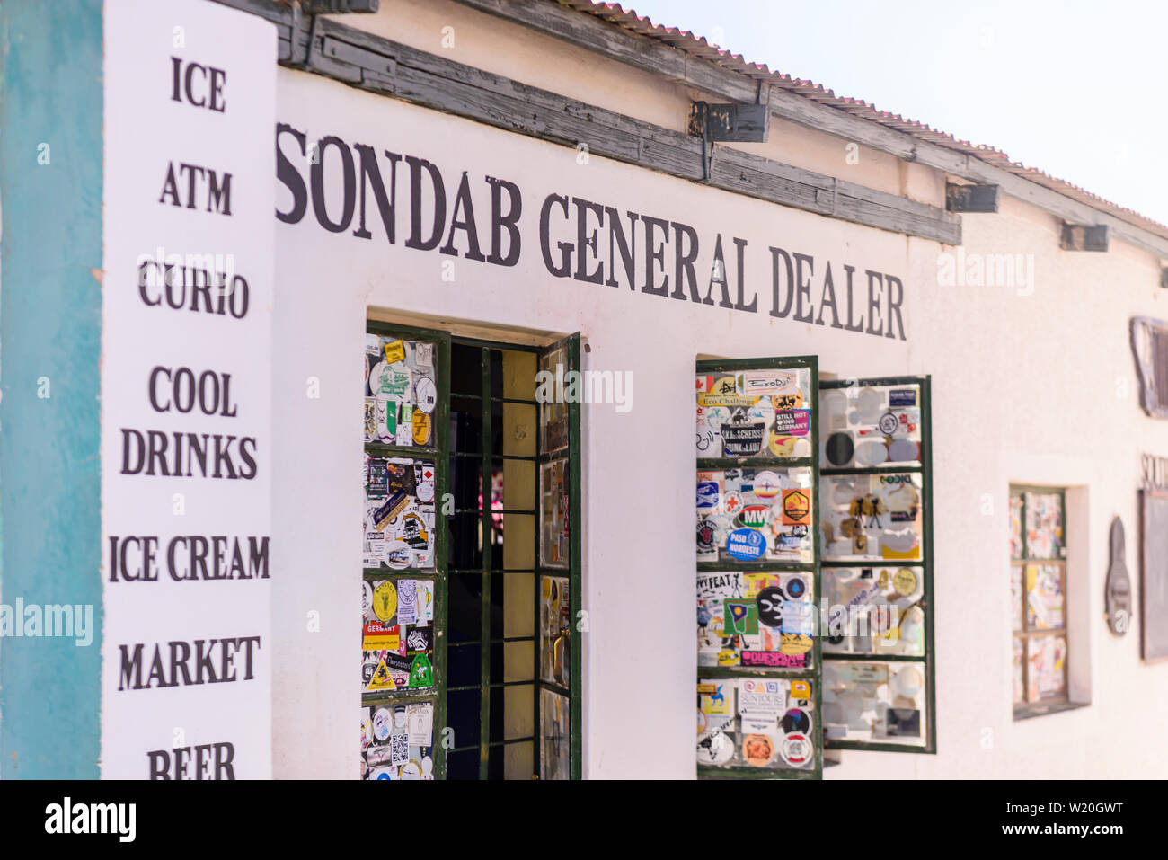 Old fashioned general store sign hi-res stock photography and images ...