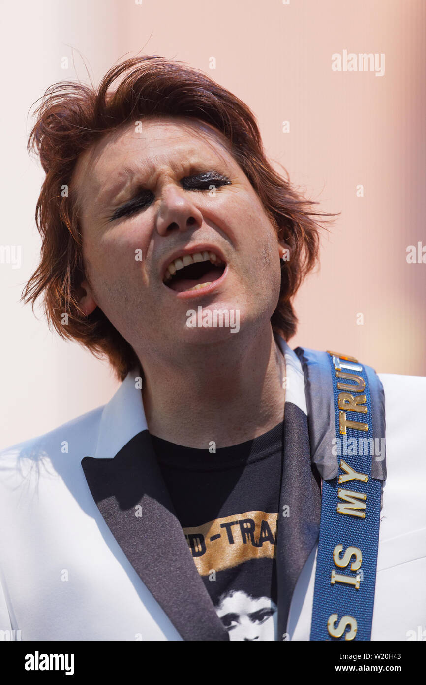 Manic street preachers nicky wire hi-res stock photography and images ...