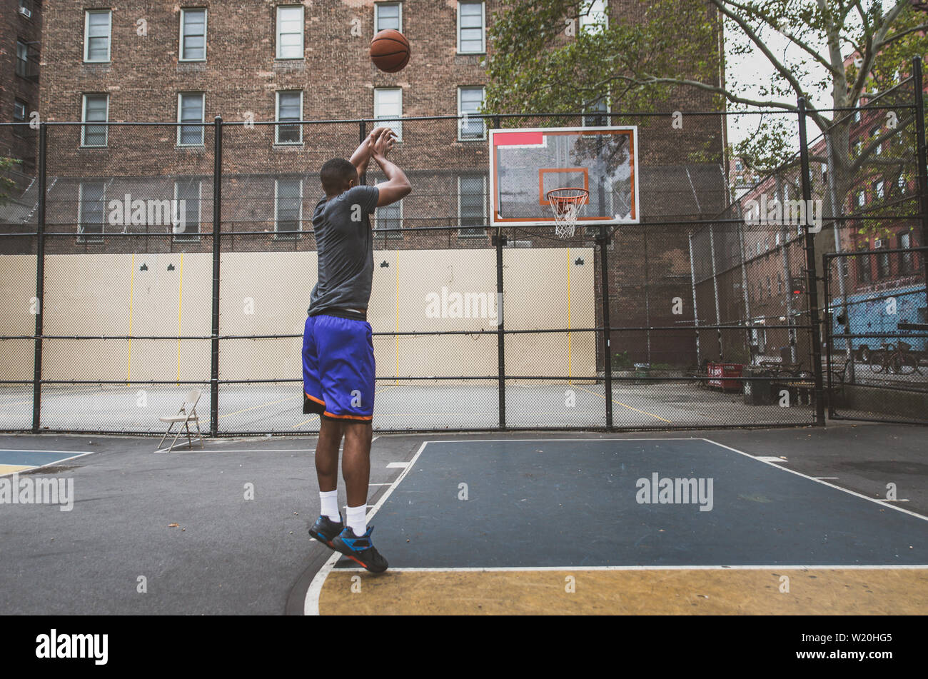 Basketball player training on a court in New york city Stock Photo - Alamy
