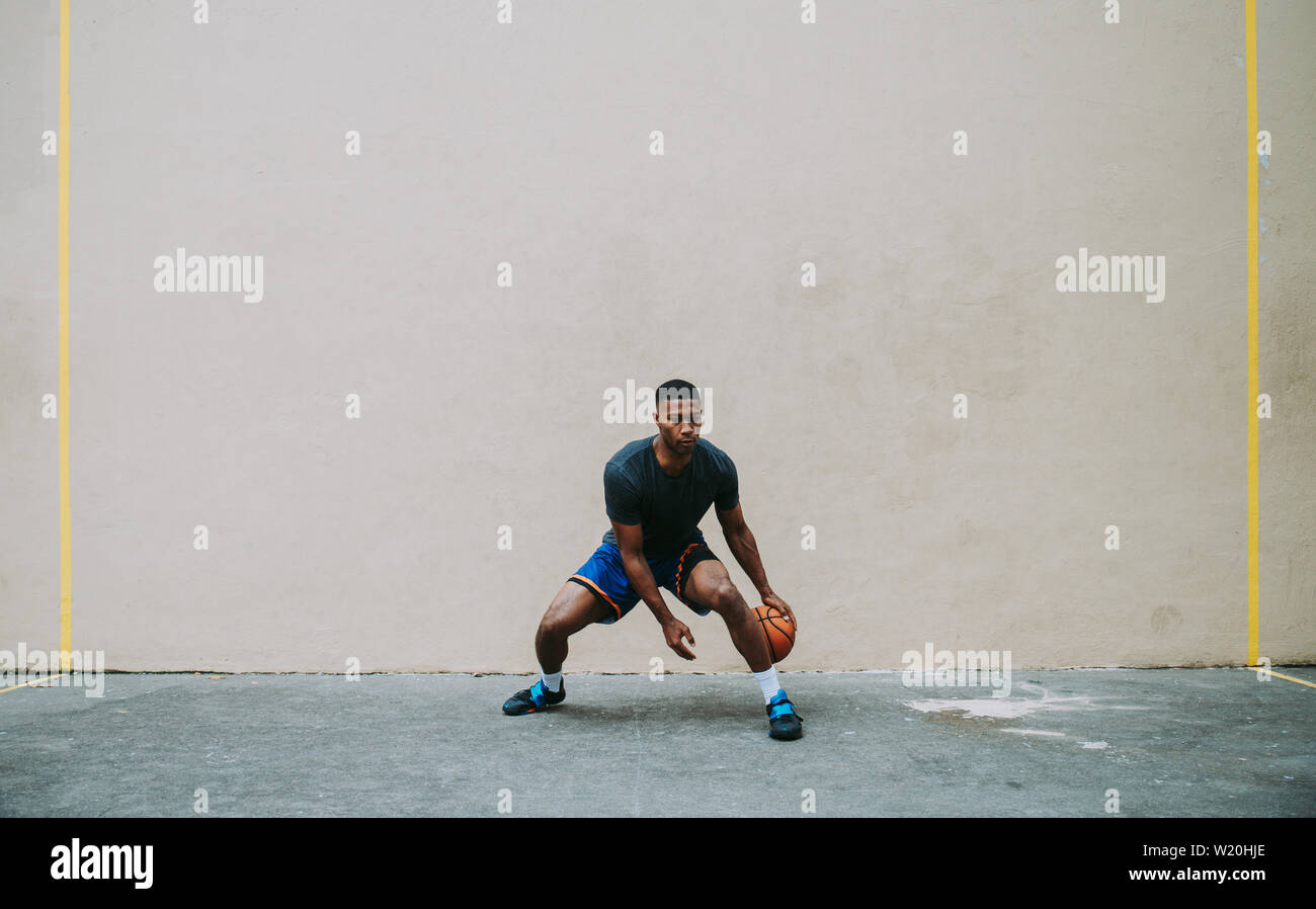 Basketball player training on a court in New york city Stock Photo - Alamy