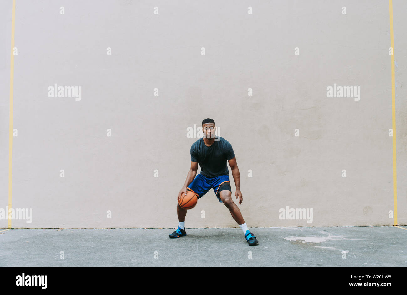 Basketball player training on a court in New york city Stock Photo - Alamy