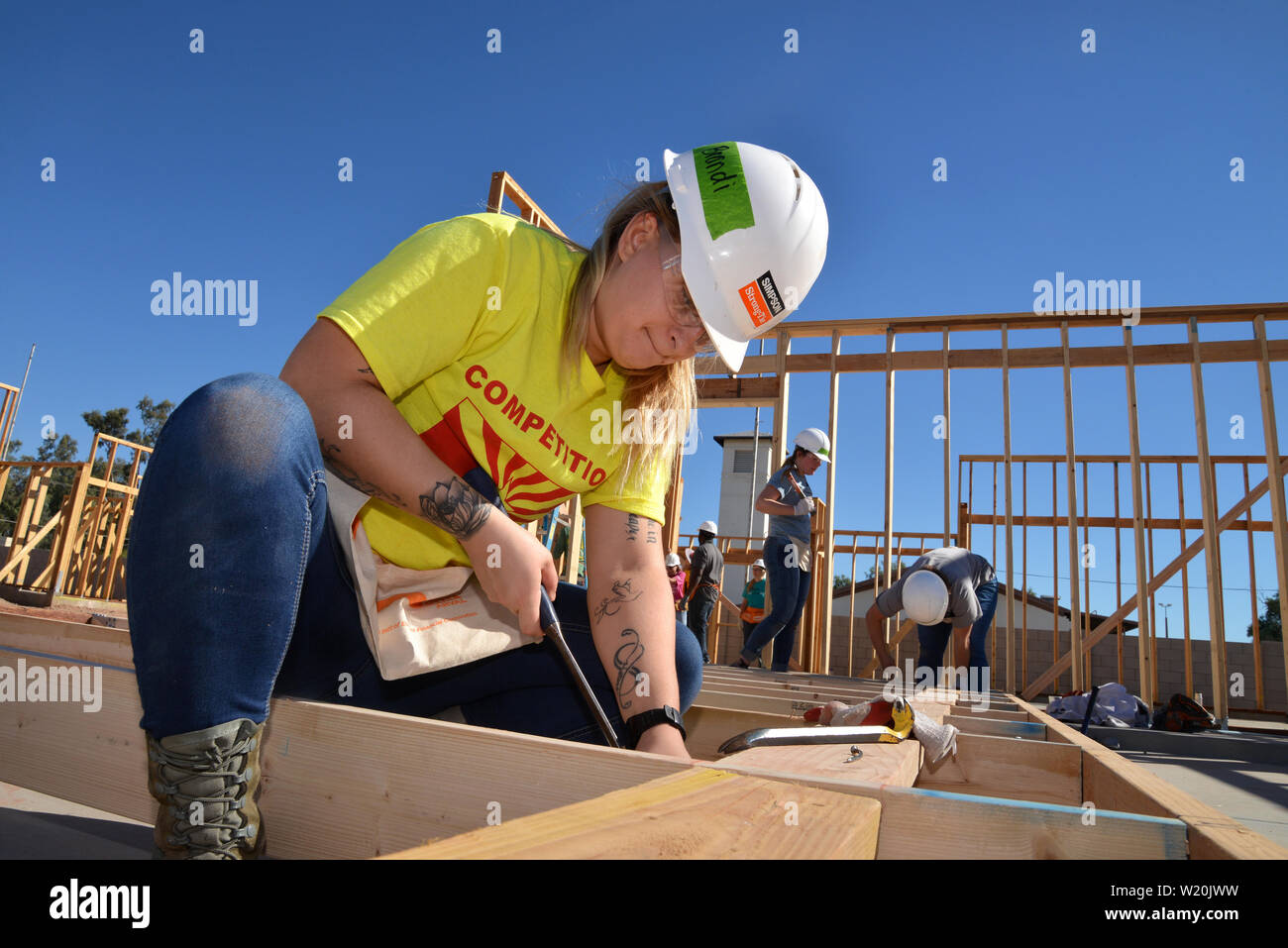 Constructing habitat volunteer hi-res stock photography and images - Alamy