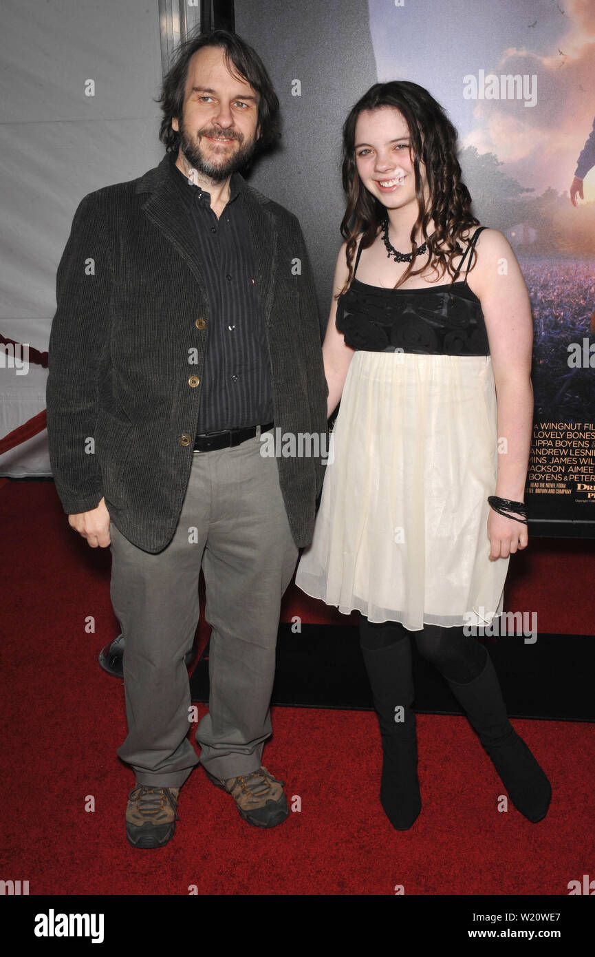 LOS ANGELES, CA. December 07, 2009: Director Peter Jackson & daughter ...