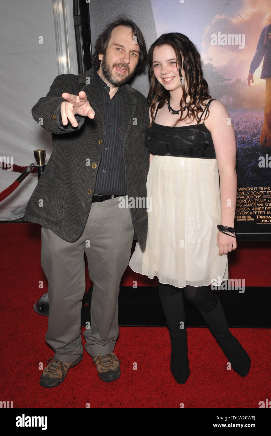 LOS ANGELES, CA. December 07, 2009: Director Peter Jackson & daughter ...
