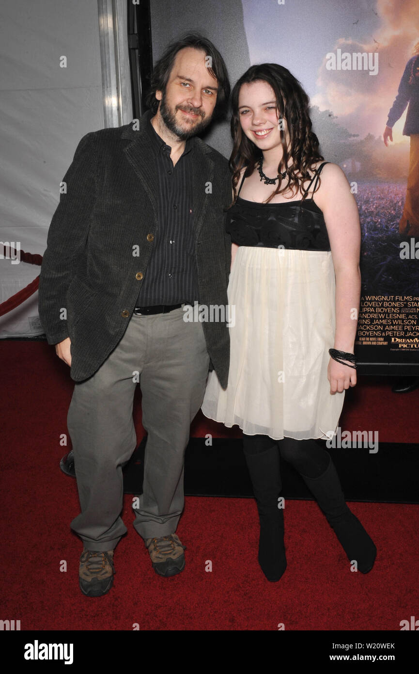 LOS ANGELES, CA. December 07, 2009: Director Peter Jackson & daughter ...