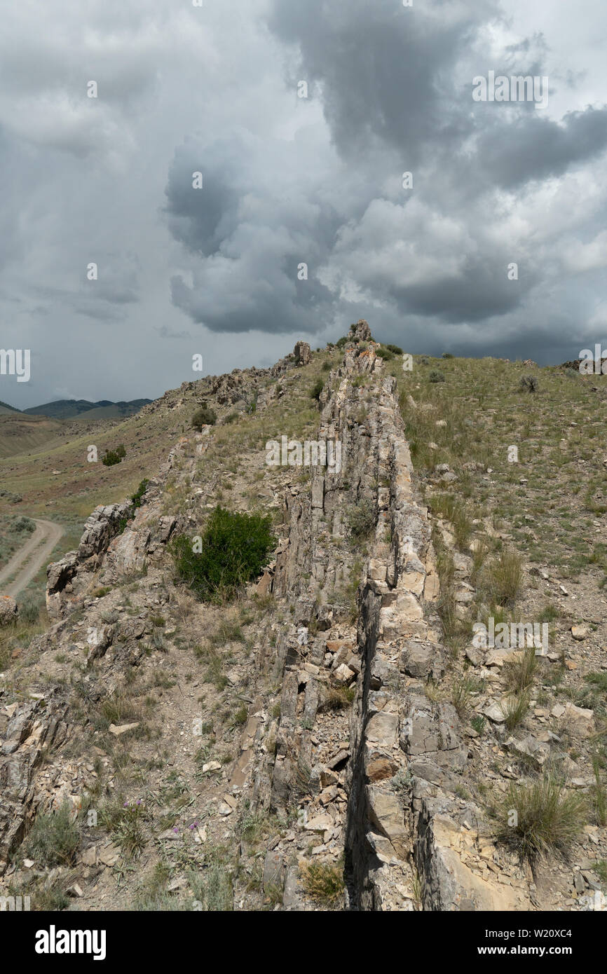 Sedimentary rock limestone layers hi-res stock photography and images ...