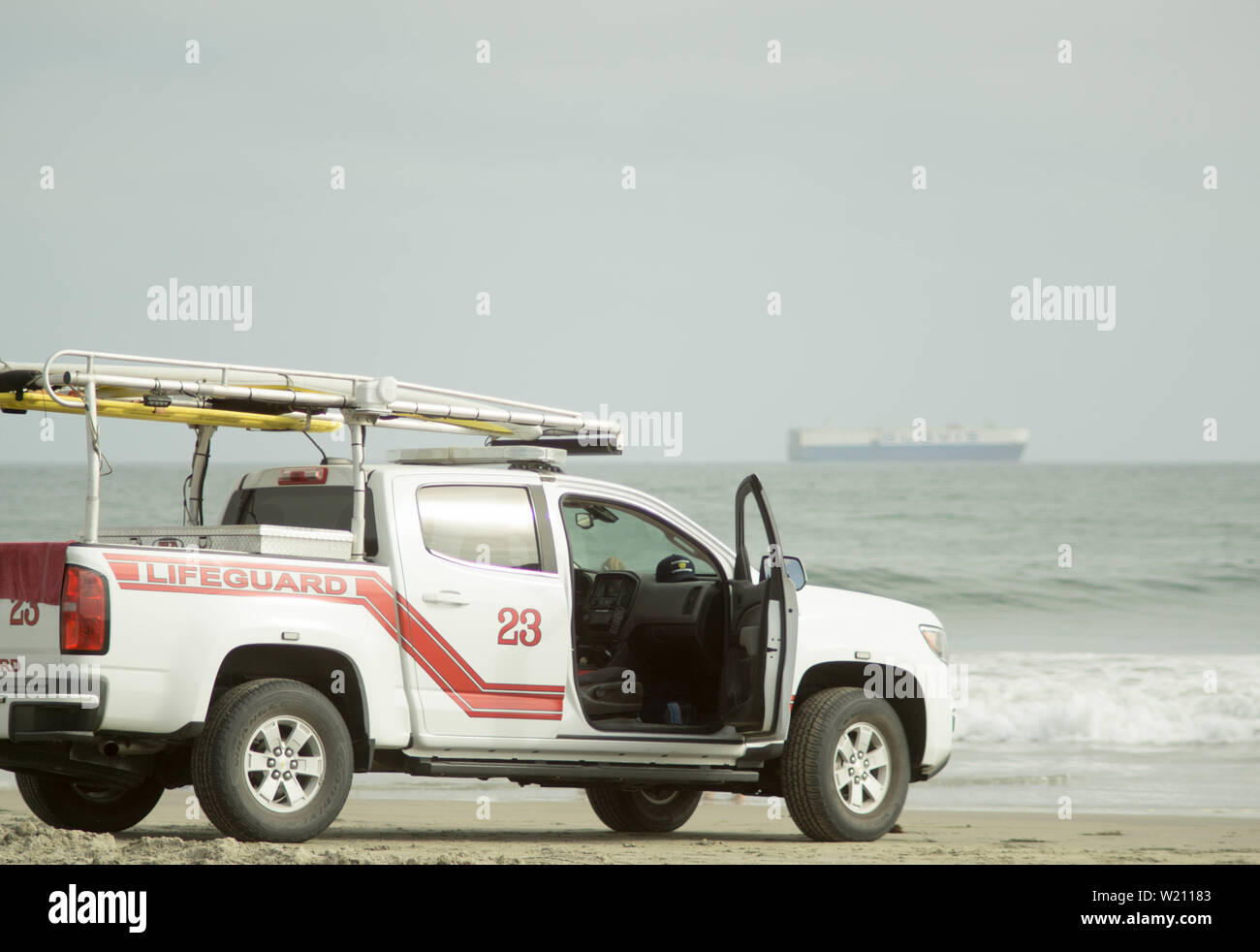 Lifeguard truck hi-res stock photography and images - Alamy