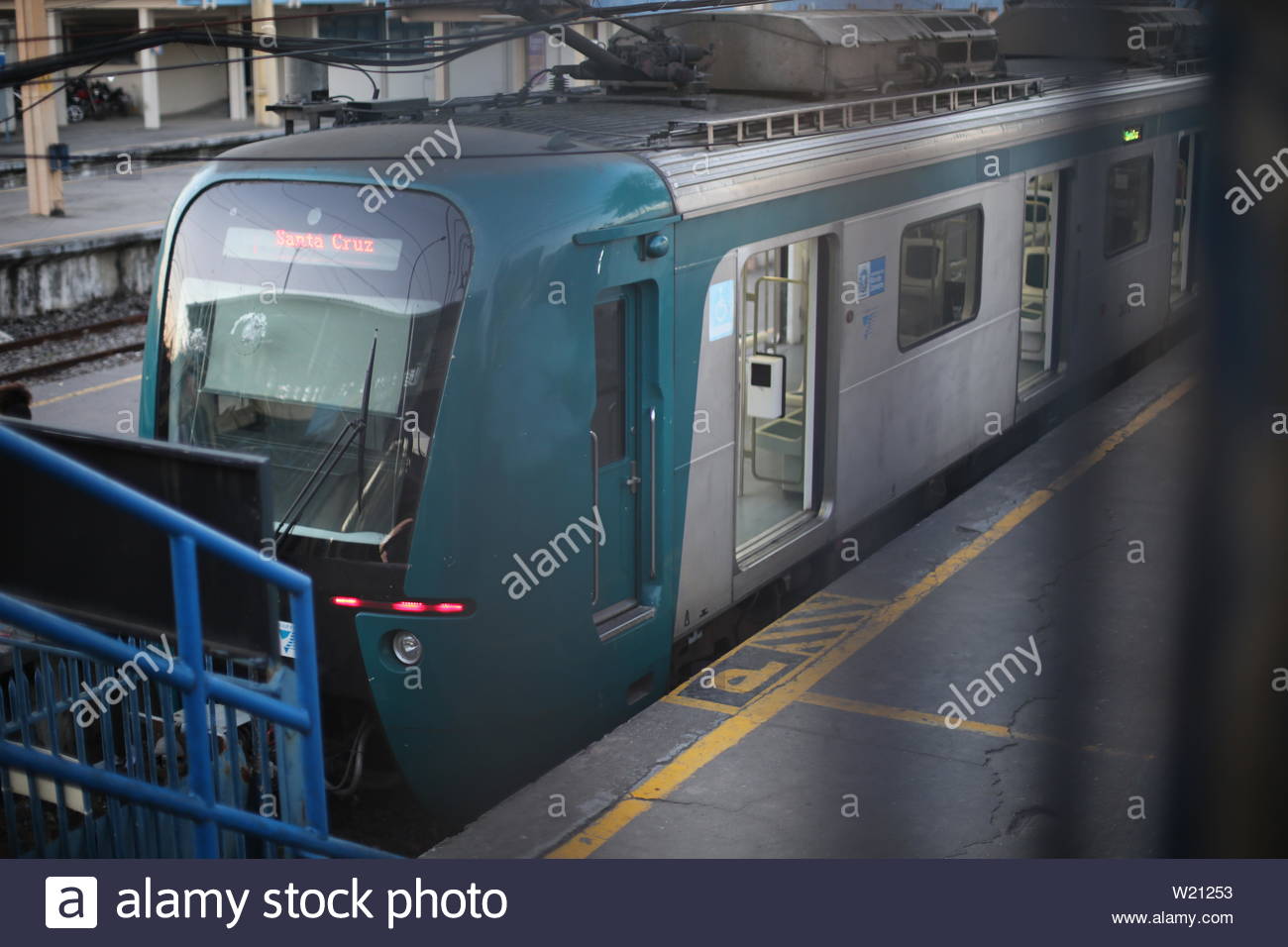 Open Subway Doors Stock Photos & Open Subway Doors Stock Images - Alamy