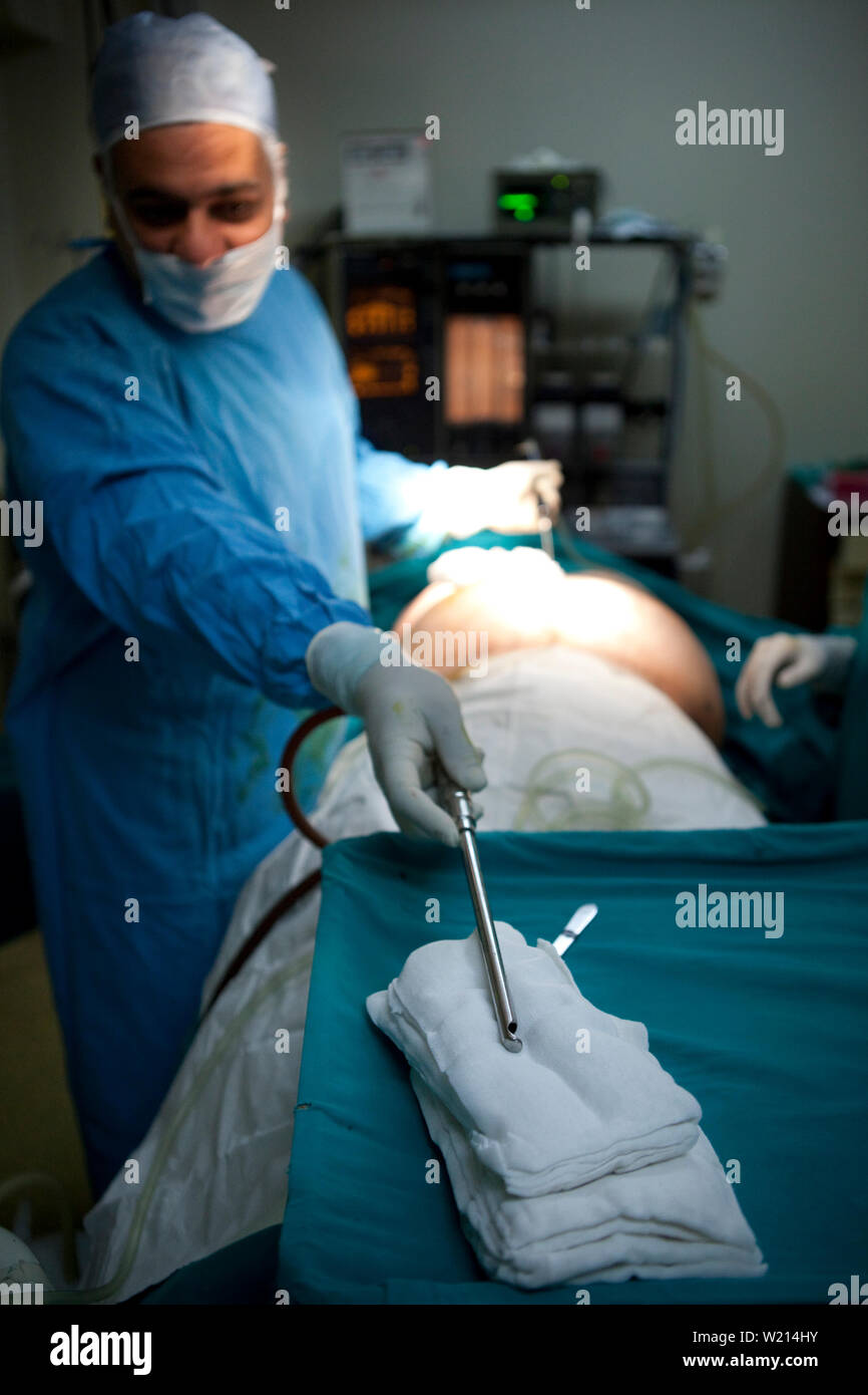 Surgical technique hi-res stock photography and images - Alamy
