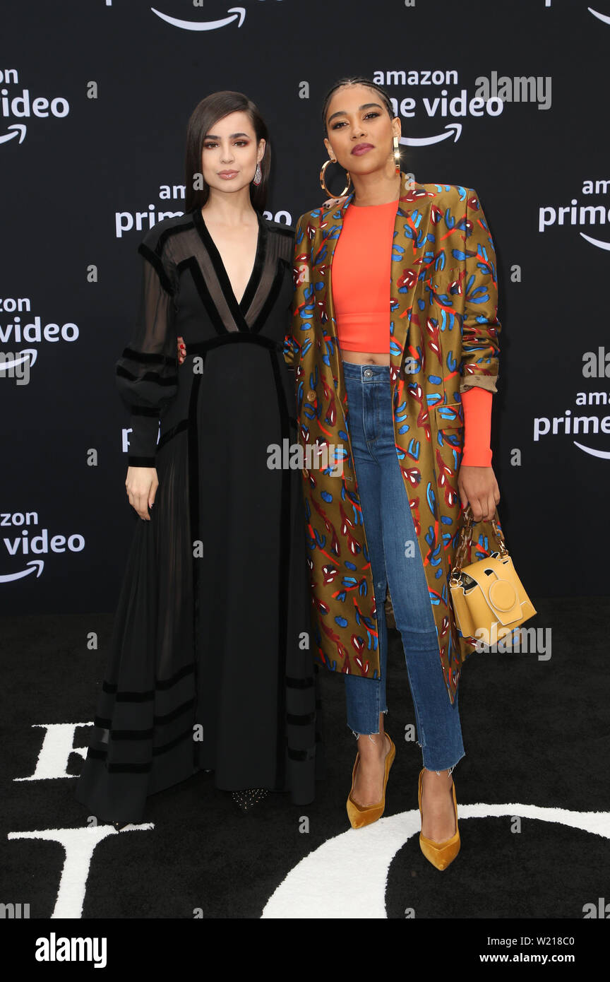 World Premiere of Jonas Brothers’ CHASING HAPPINESS Featuring: Sofia ...