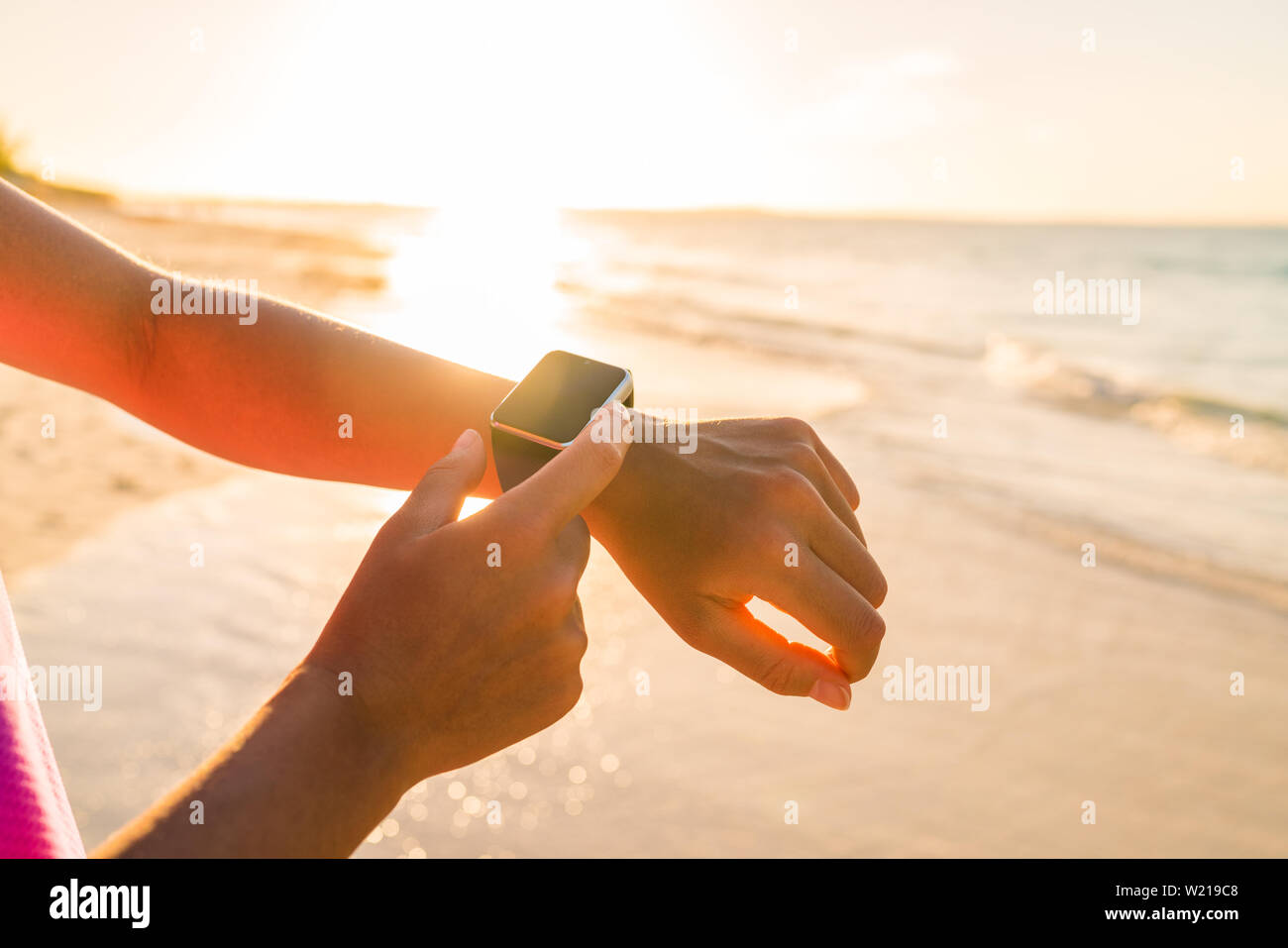 Smart watch screen hi-res stock photography and images - Alamy