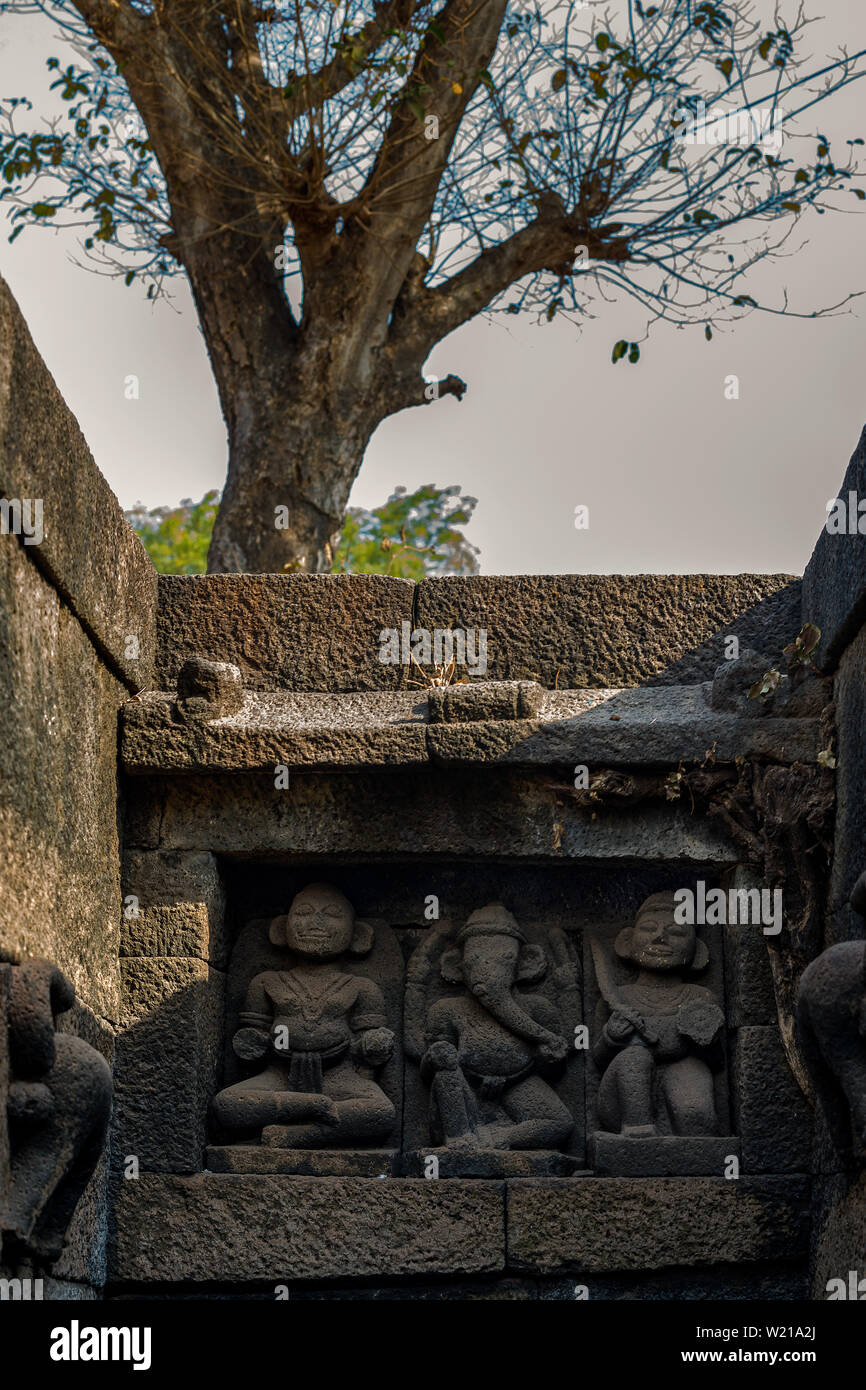 27 Mar 2017-Badlapur Step Well-(Badlapur Shivkalin Vihir aka Peshwa ...