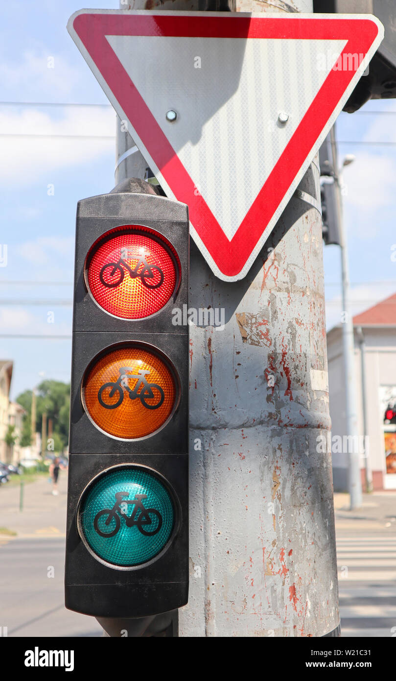Bicycle led traffic light hi-res stock photography and images - Alamy