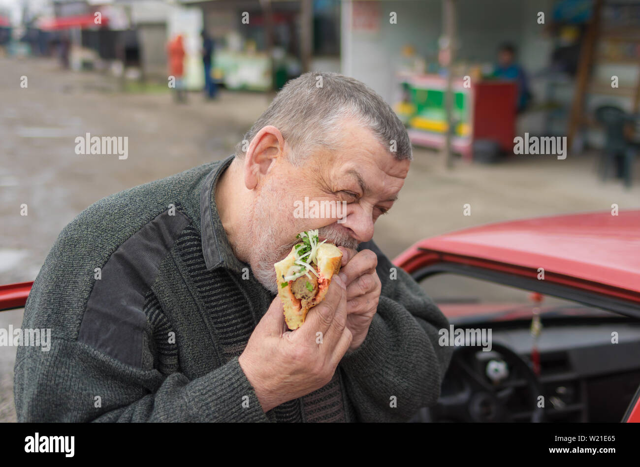 Messy eating sandwich hi-res stock photography and images - Alamy