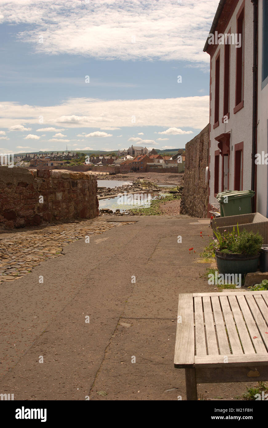 Dunbar shore near harbour in Scotland Stock Photo - Alamy