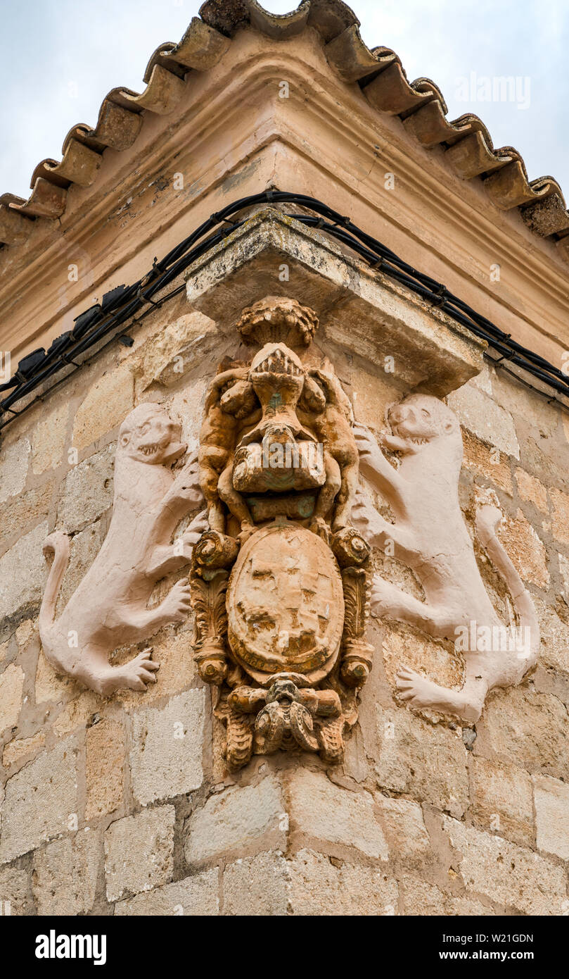 Medieval heraldic coat of arms hi-res stock photography and images - Alamy