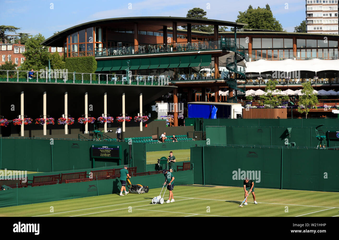 Ground staff prepare wimbledon championships all england lawn tennis ...