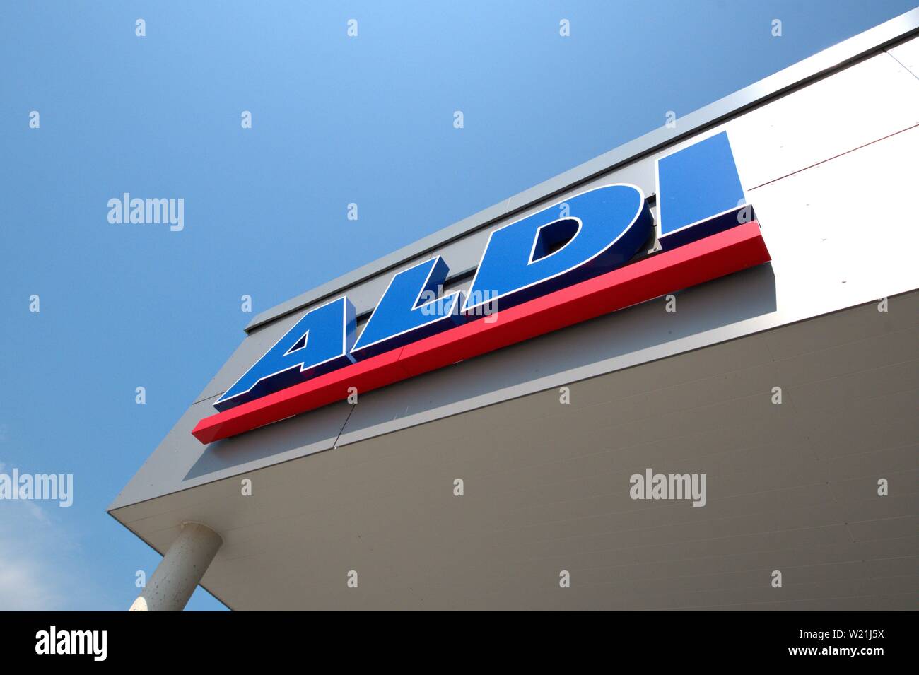 30.06.2019, the nameplate on an ALDI market in Schleswig. The neon sign ...