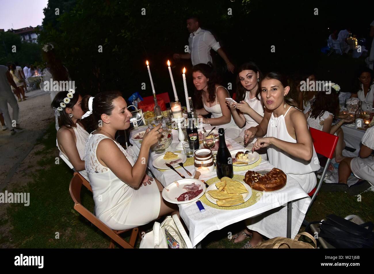 Flash Mob Dinner in White at the Pagano Park, Pallavicino (Duilio ...