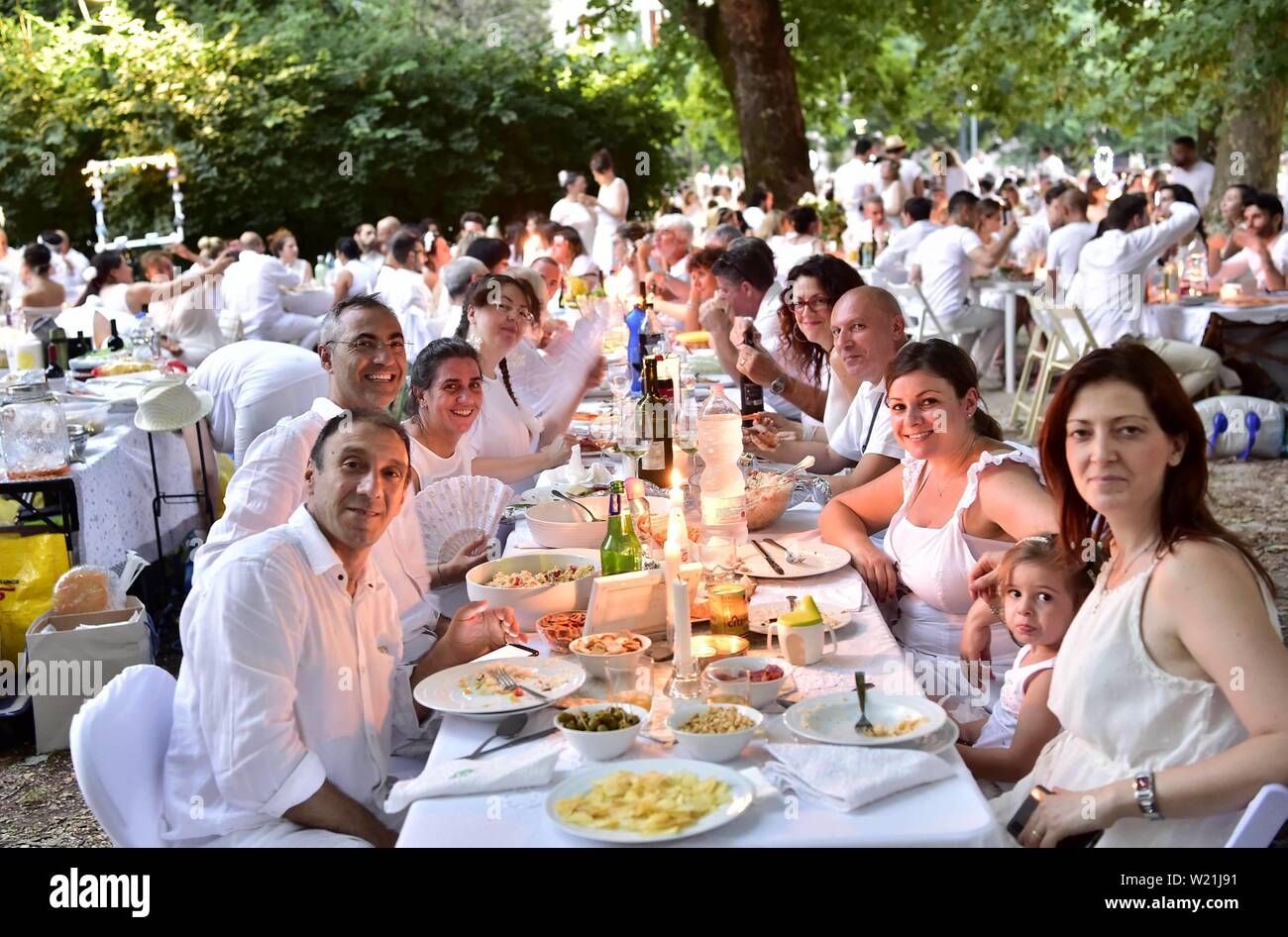 Flash Mob Dinner in White at the Pagano Park, Pallavicino (Duilio ...