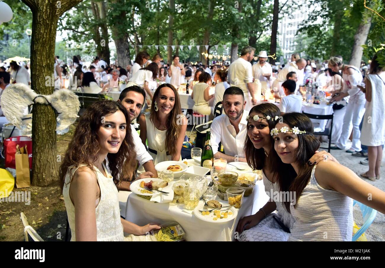 Flash Mob Dinner in White at the Pagano Park, Pallavicino (Duilio ...