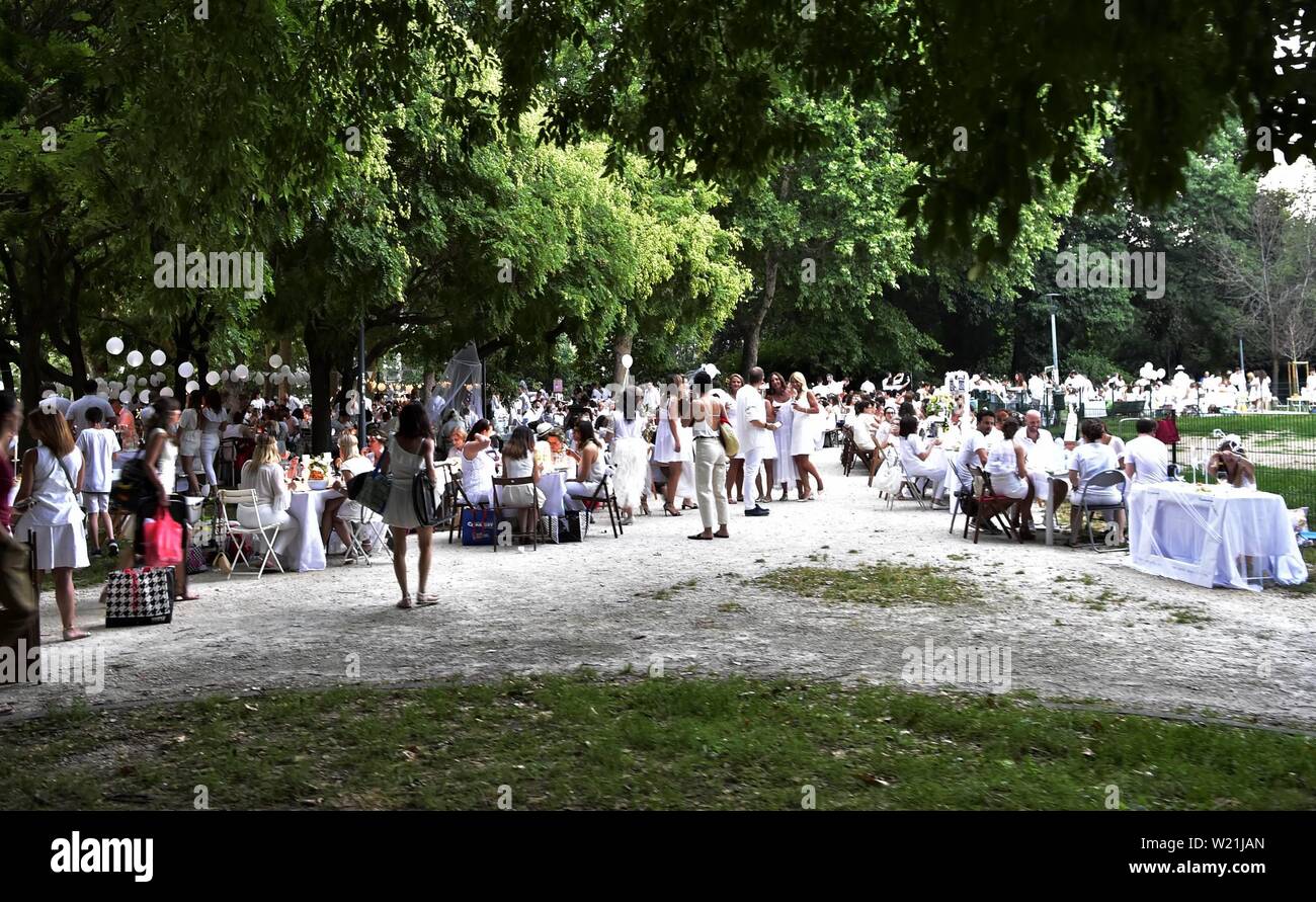 Flash Mob Dinner in White at the Pagano Park, Pallavicino (Duilio ...