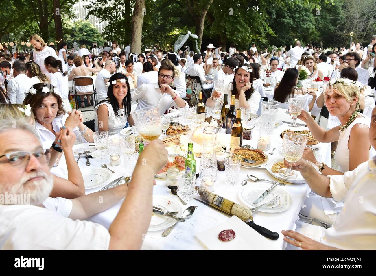 Flash Mob Dinner in White at the Pagano Park, Pallavicino (Duilio ...