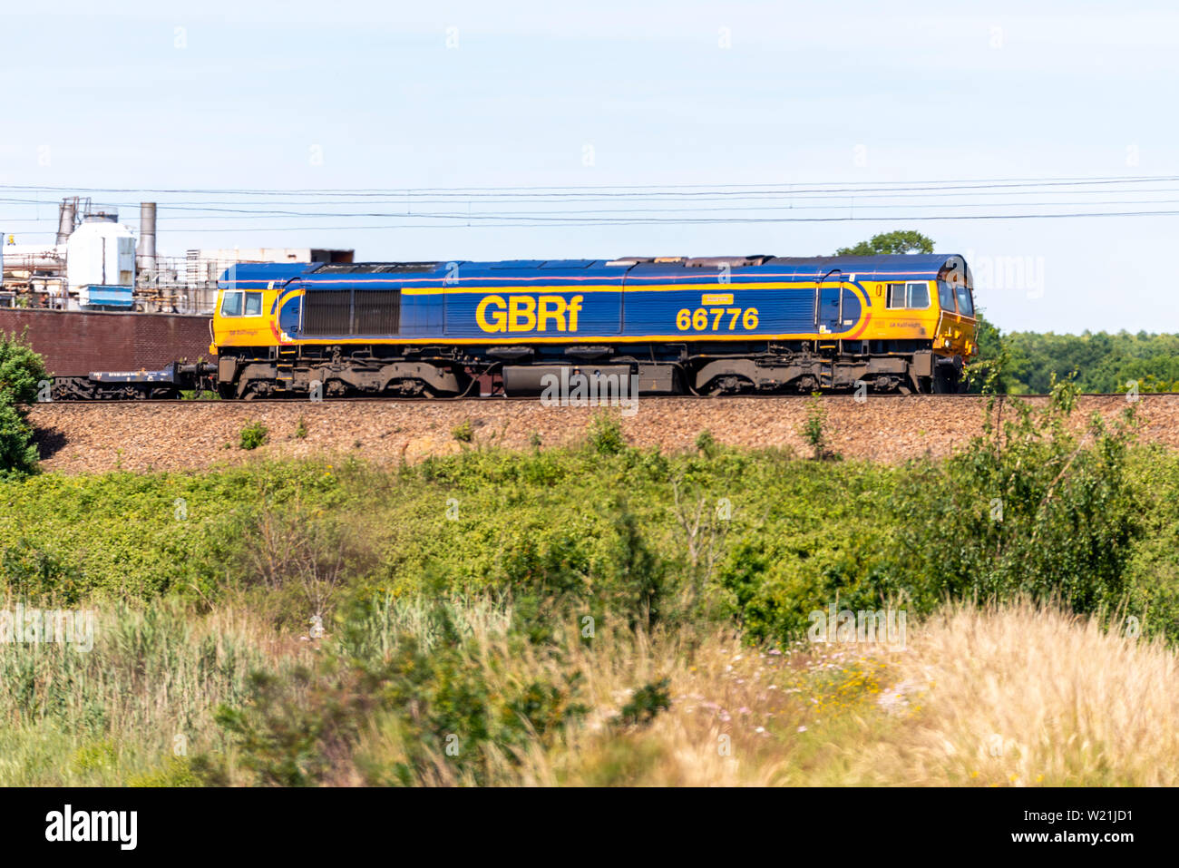 GB Railfreight Class 66 diesel electric 66776 hauling a freight train ...