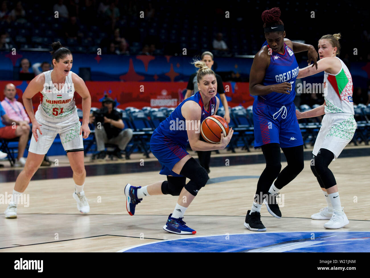 Johannah Leedham of GBR takes the ball Stock Photo - Alamy
